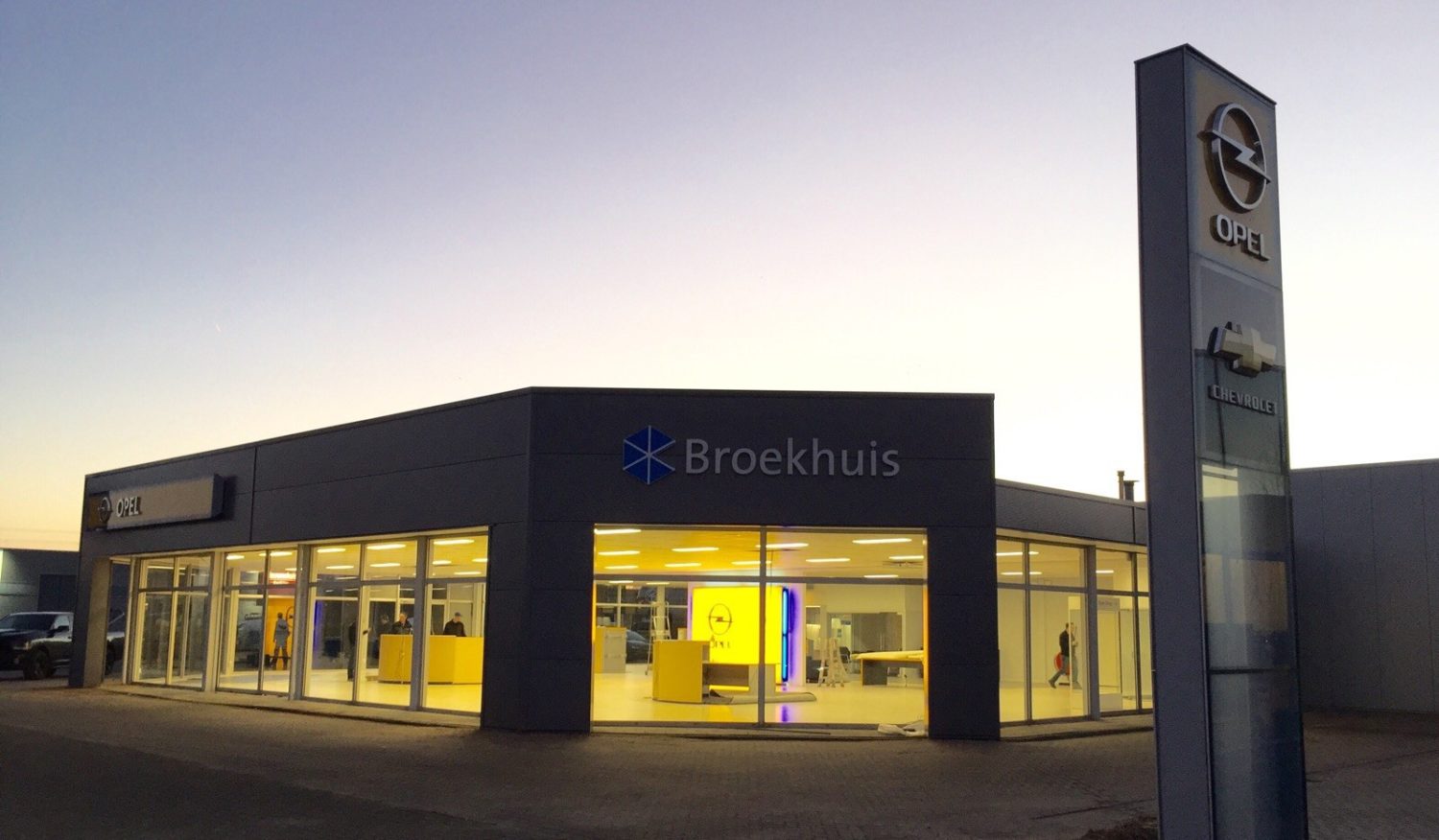 Opel Garage te Deventer - HBE Bouw- Utiliteit - Nieuwbouw